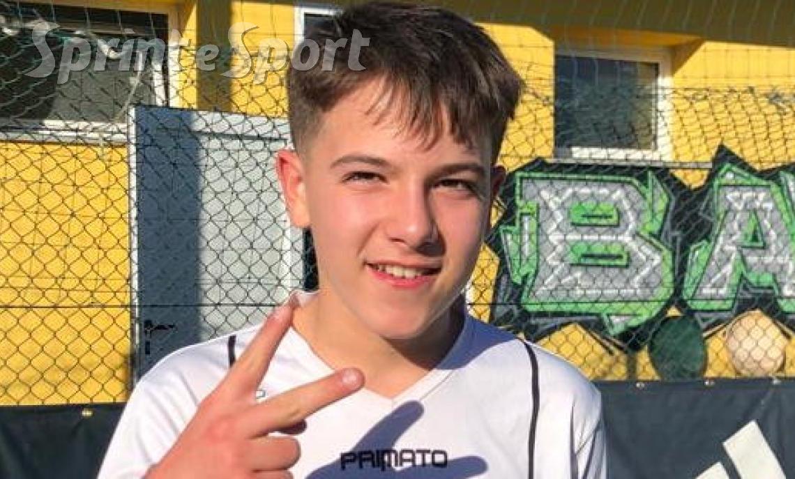 Uno splendido gol su punizione evita la prima sconfitta stagionale, il ...