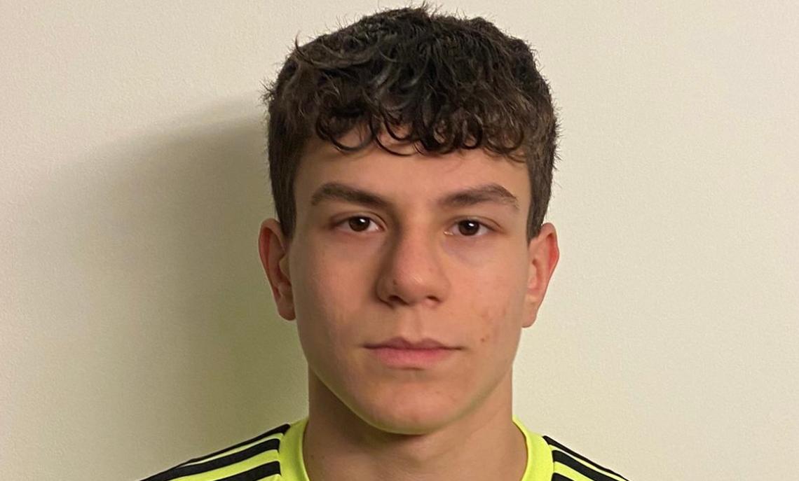 Entra in campo, fa come Donnarumma e cambia la partita: il portiere ...