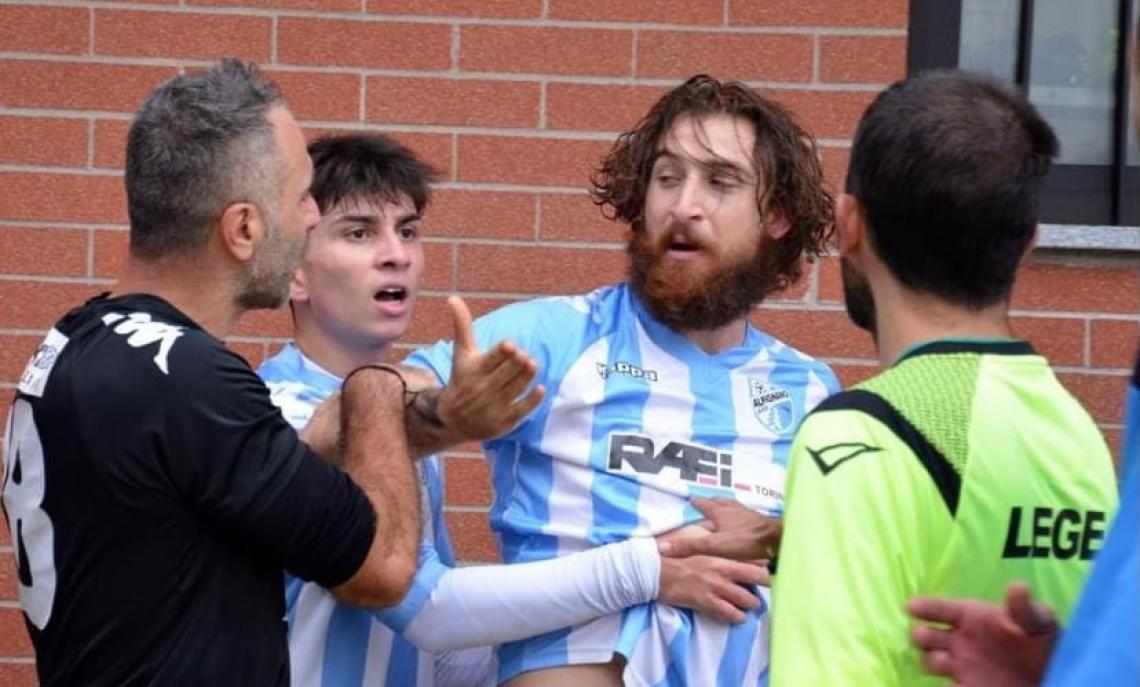 Daniele Trapani furioso contro Mario Gatta: «Mi ha dato due pugni alle ...