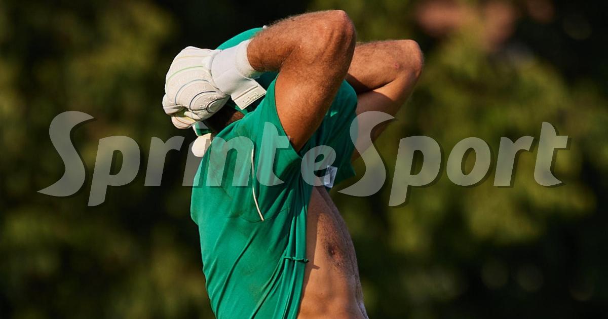 Fischia il fallo, l'azione prosegue con un gol e l'arbitro lo convalida ...