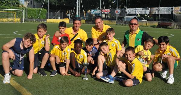 La squadra non ha un portiere di ruolo, Simone si "sacrifica" tra i ...