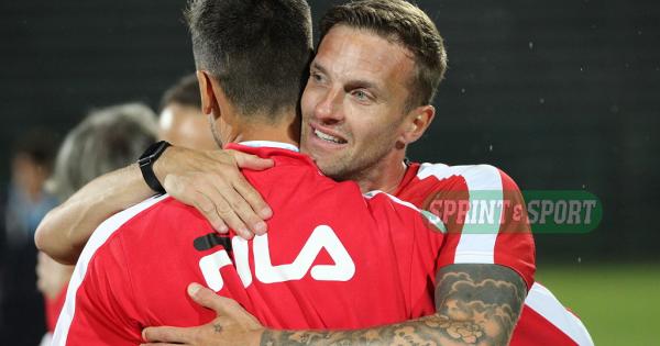 Al primo anno in panchina è già Campione d'Italia: l'ex Serie A è l'allenatore del momento ...