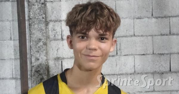 Un'espulsione revocata, poi la doppietta decisiva all'ultimo che vale ...