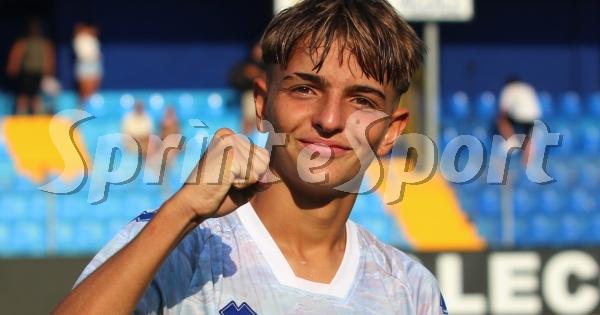 A soli 17 anni debutta in Serie C e ci mette solo 35 minuti per segnare ...