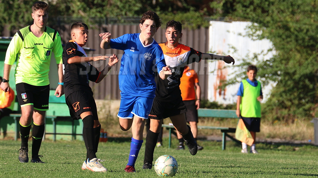 Entra dalla panchina e la ribalta con una tripletta: da 2-0 a 2-3 ...