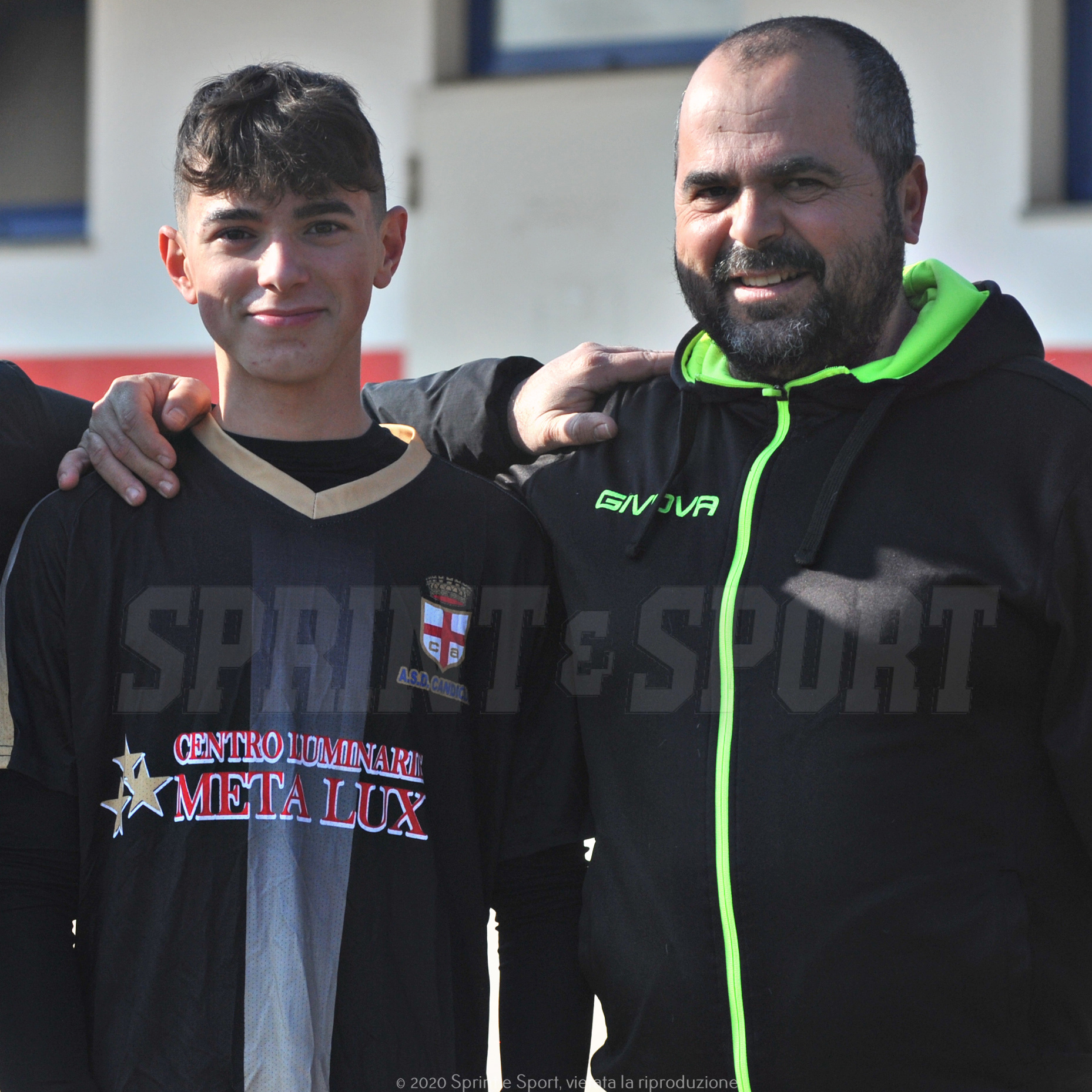 Segna il suo primo gol tra i grandi nel giorno dell'esordio, a 16 anni ...