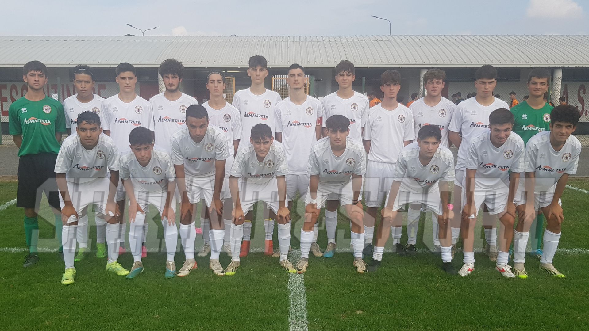 Razzo-missile da fuori del capitano dopo 16 minuti, la squadra della ...