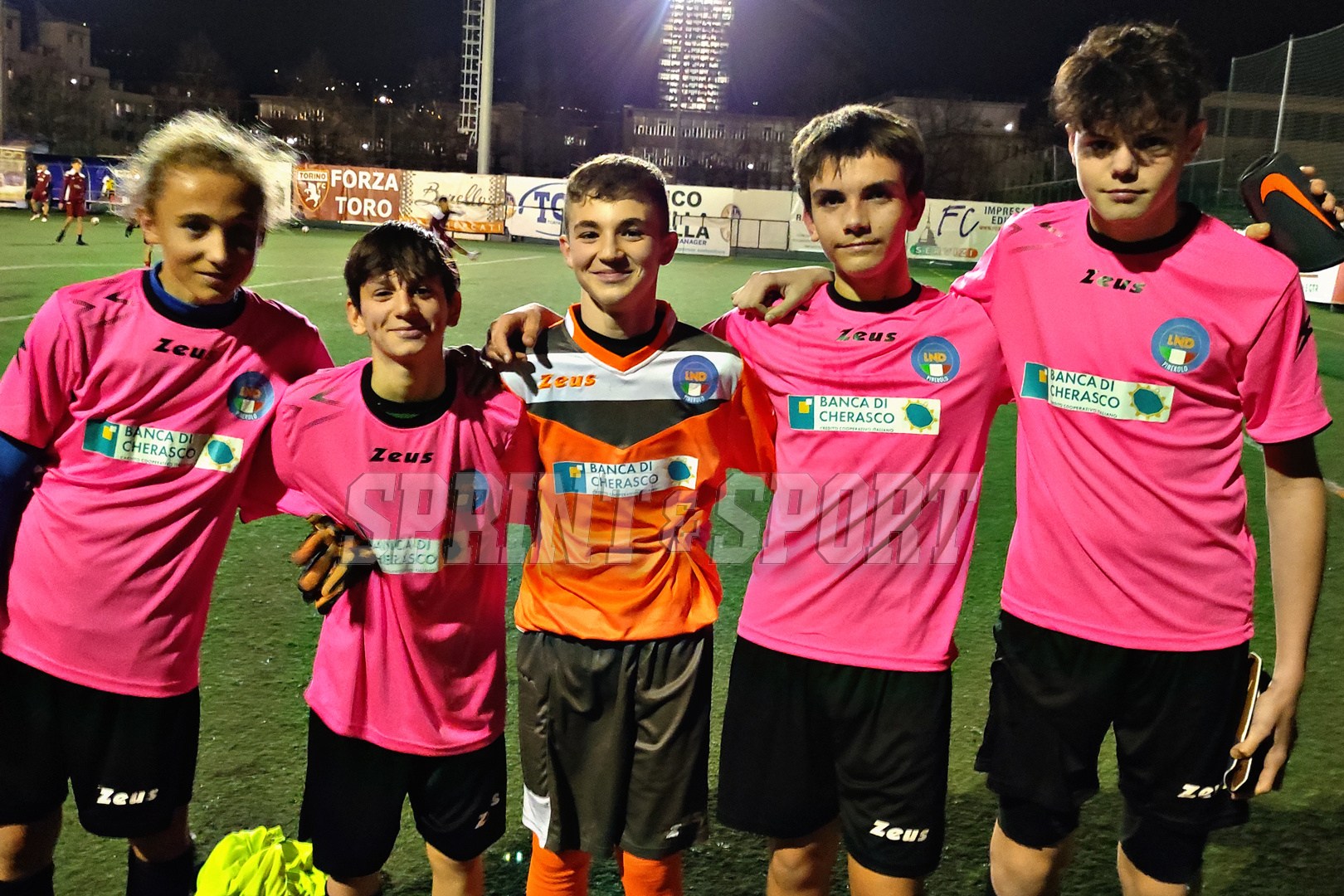 Che esordio per il centravanti, doppietta decisiva con la maglia della ...